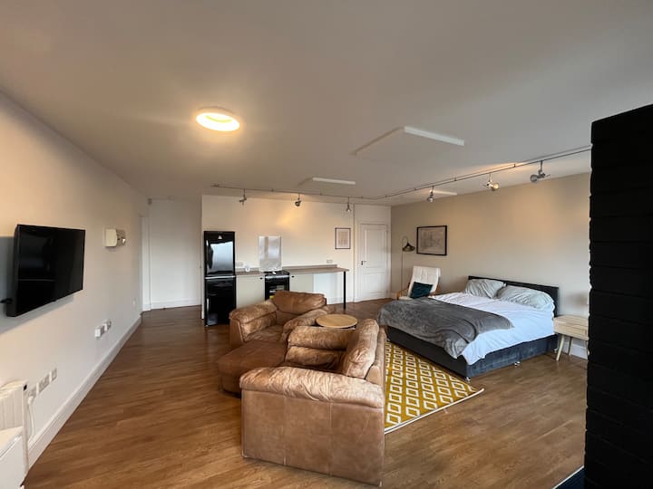 Small Home, Central Mansfield! - Sherwood Forest