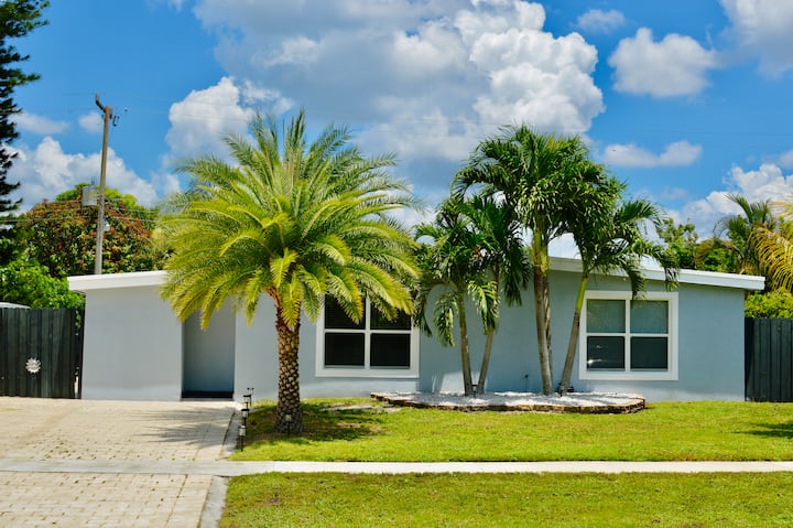 3 Bedroom House In Beautiful Royal Palm Beach - Royal Palm Beach, FL