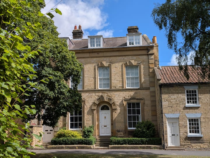 Two Victorian Apartments For Large Group *New - Malton