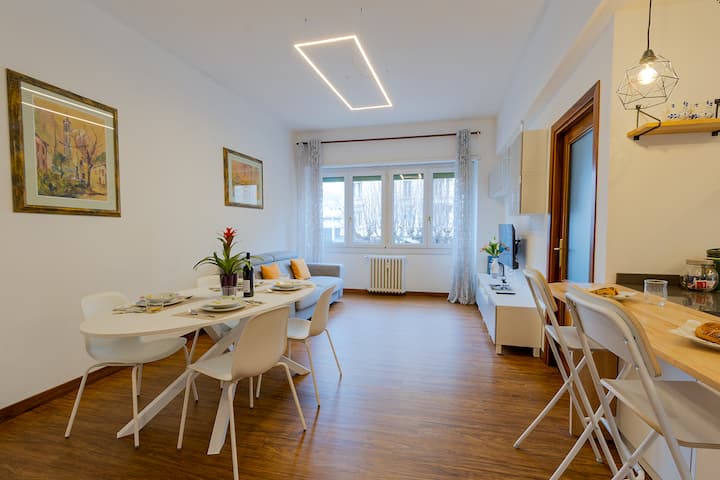 Bright 3-bedroom Apartment In Central Location - Como
