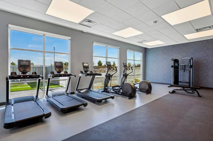 Pet Friendly 3 Units W/ Parking & Breakfast - Colorado Springs, CO