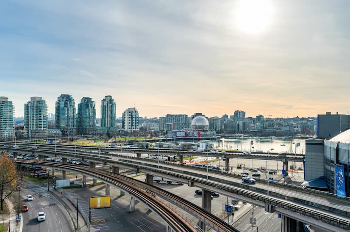 Bright 3br Downtown Vancouver Condo W/ Pool & Gym - Vancouver