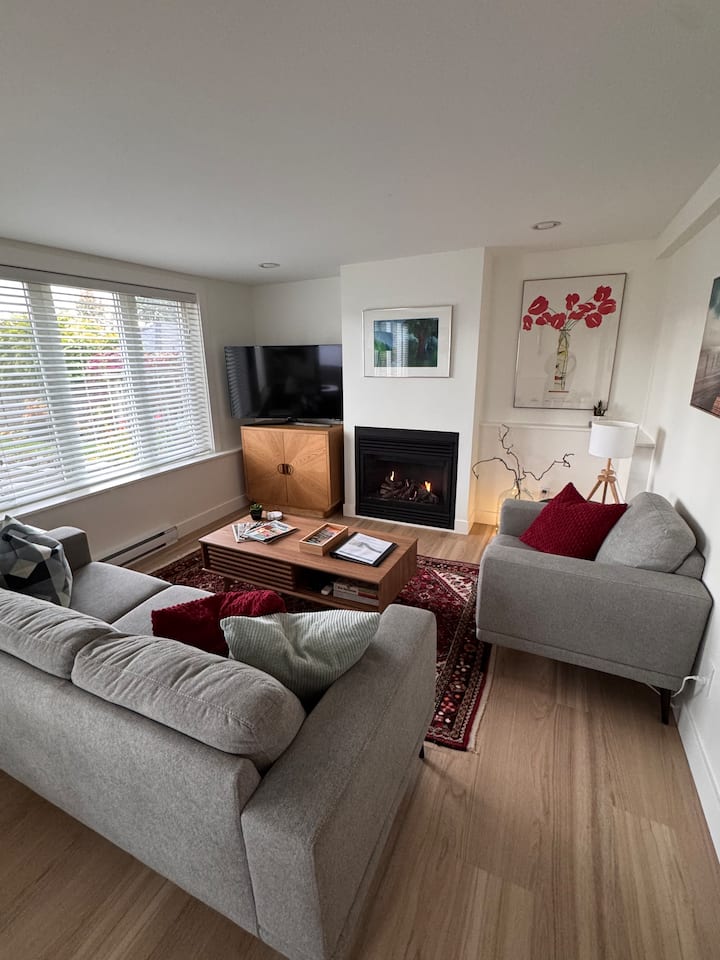 Bright Suite By Trails - North Van Adventure Hub - North Vancouver