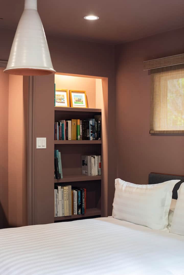 Sherman Oaks Villa, By The_oldnewhouse - Los Angeles, CA