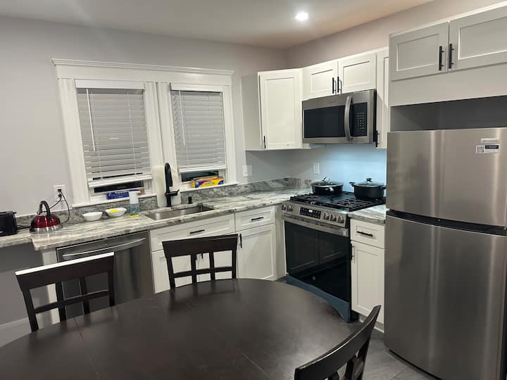 Newly Renovated 3 Bdrm Apt W/in-unit Laundry - サマービル, MA