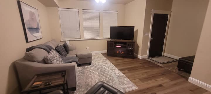 Beautiful 2 Br, 2 And Half Bath Townhome, Elko Nv - Elko, NV