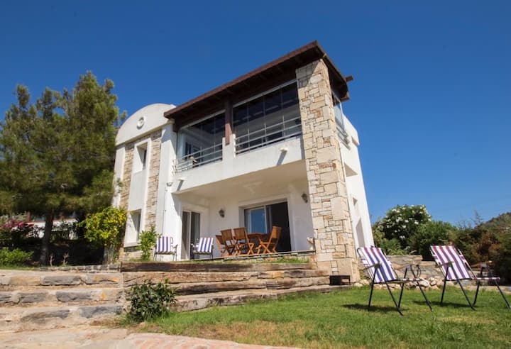Garden Retreat With Sea Views - Gümüşlük