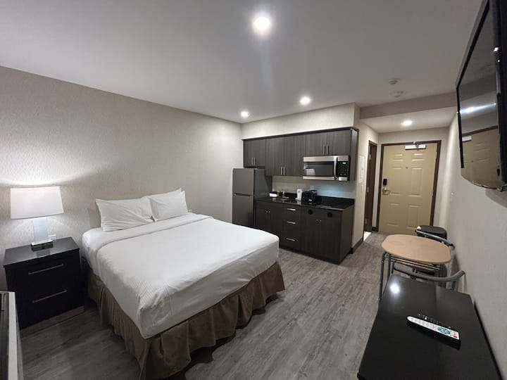 Close To The Action! Modern Studio, 9 Min To Falls - Niagara Falls