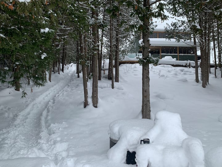 Winter Getaway
On The Lake

Upper Level 
Of Duplex - Hanover