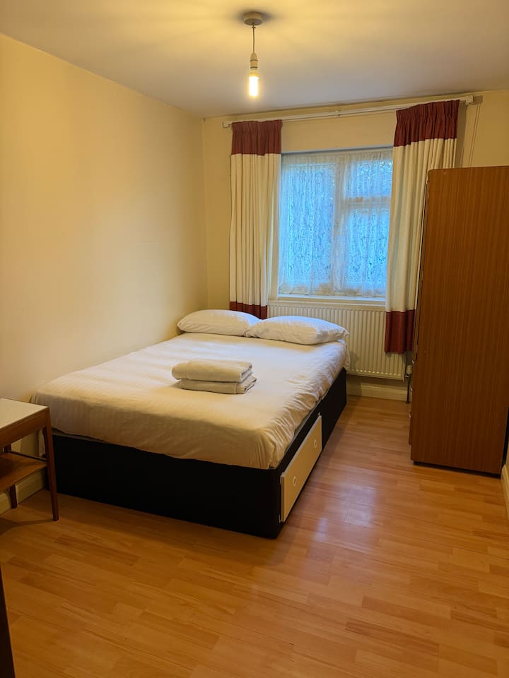 Professional 2 Bed Heathrow Apartment - Twickenham