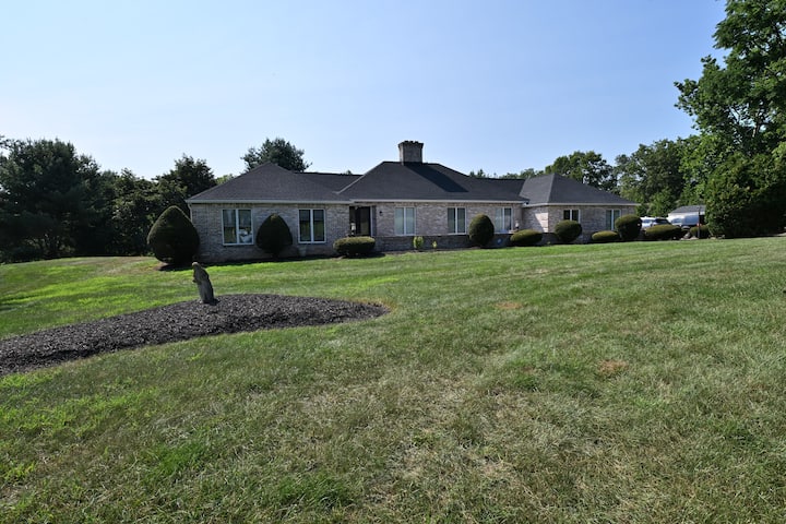 Hershey Ranch Retreat: Cozy Fun & Fire Pit - Hershey, PA