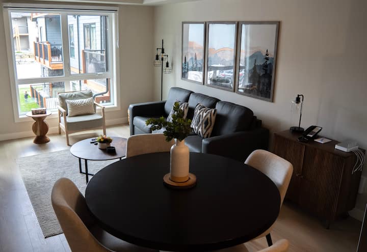 New Listing! Pool! Mountain Views! Banff Pass! - Canmore