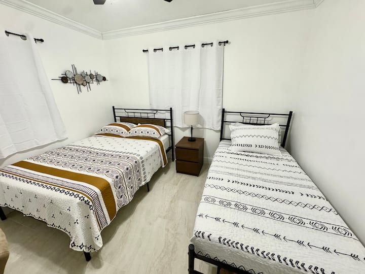 Private Room #8 Near Hard Rock H4 - Hollywood, FL