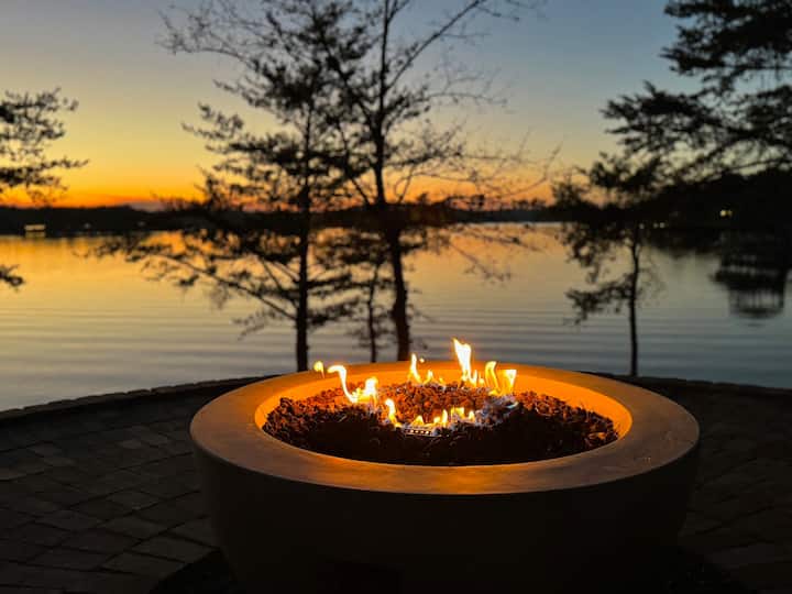 Mid-century Modern Lake House With Stunning Views - Lake Wylie, SC