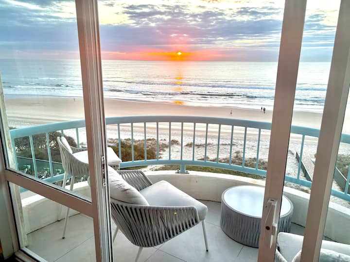 Absolute Beachfront Genuine 4 Bed For 9 Guests. - Surfers Paradise