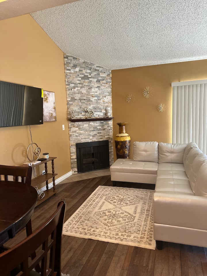 Exquisite 2bd 2bth Townhouse - Lancaster, CA