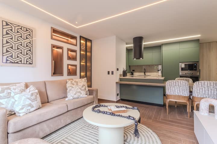 Manila Chic, Wi-fi Rápido Parqueadero Poblado Park - Medellín, Colombia