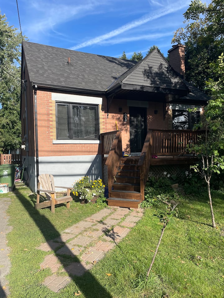 Maison Familiale Proche Aéroport - Pointe-Claire