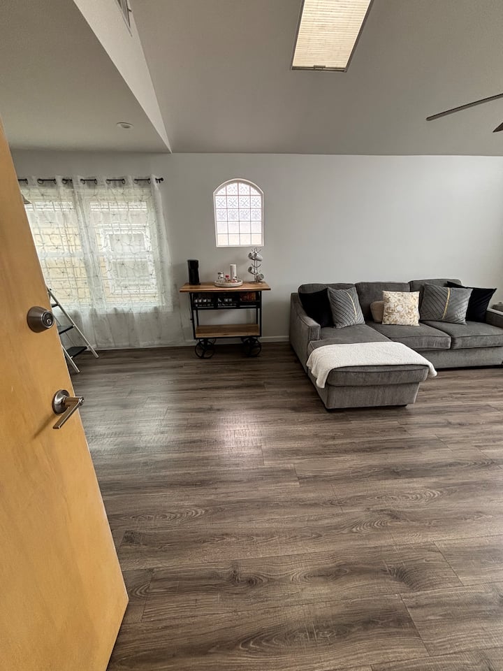 Bright Spacious Apt By The Park - Jersey City, NJ