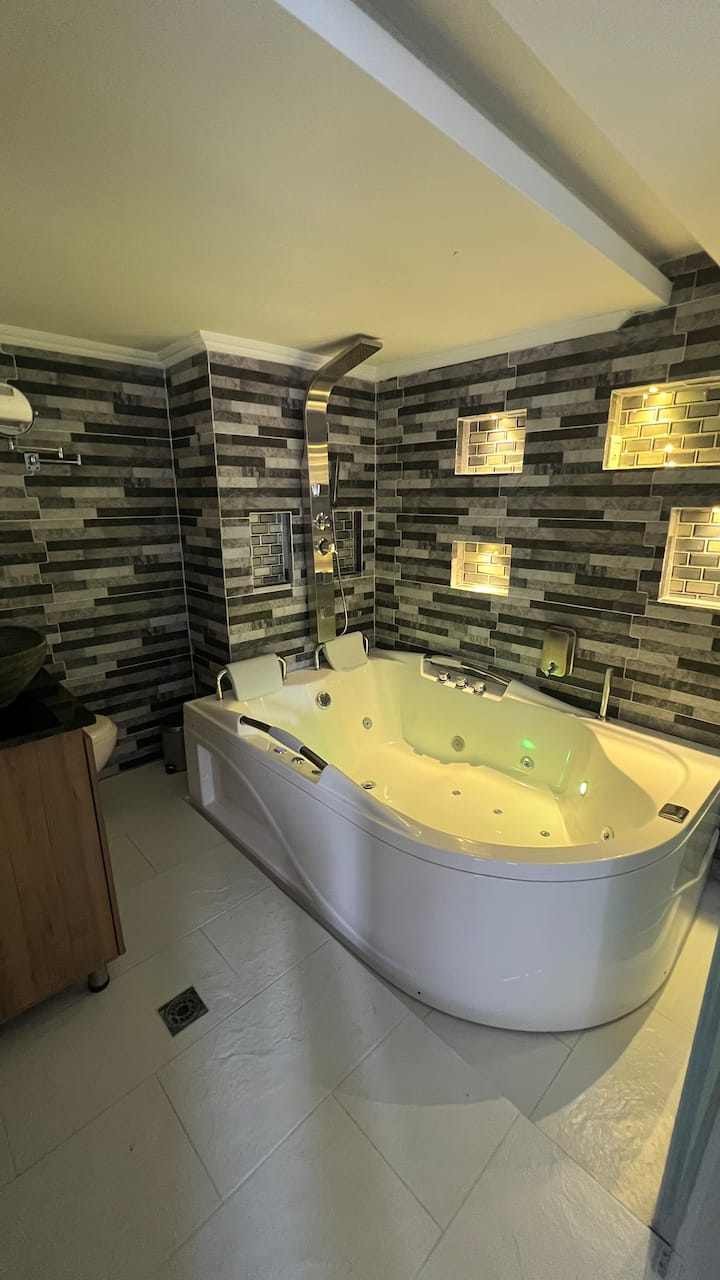 Apartamento Con Jacuzzi, Lujo Seguridad Y Confort. - Bello, Colombia