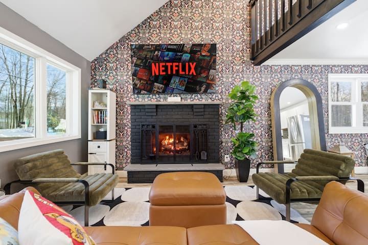 Mountain-style Home/ Fire Pits, Loft & Cozy Spaces - Tobyhanna State Park, Tobyhanna