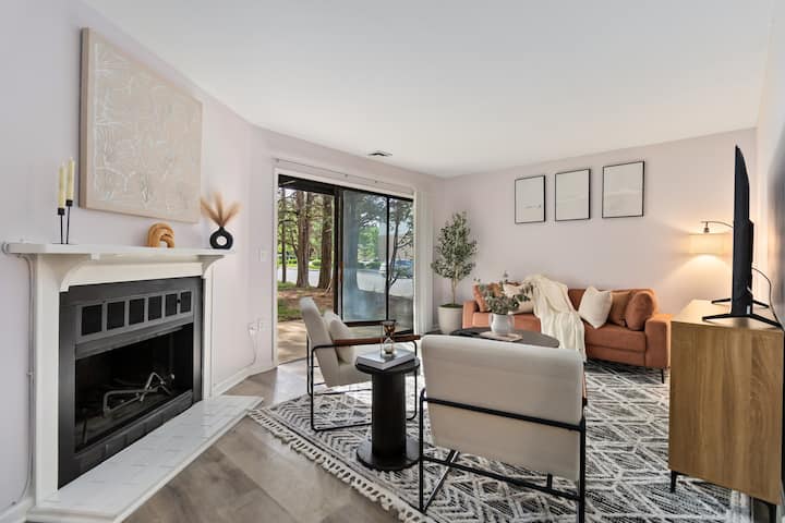 Warm & Inviting 2br Near Noda + Uptown | Parking - Charlotte, NC