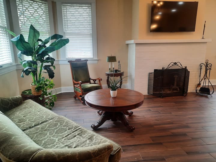 Charming Eclectic Bungalow - Little Rock, AR