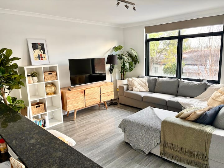 Spacious 1 Bedroom Apartment - Subiaco