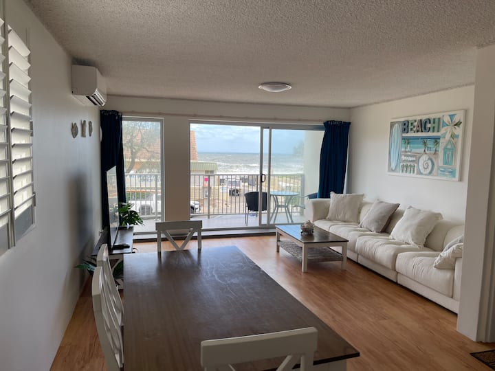 Absolute Beachfront With Ocean View - Sunshine Coast
