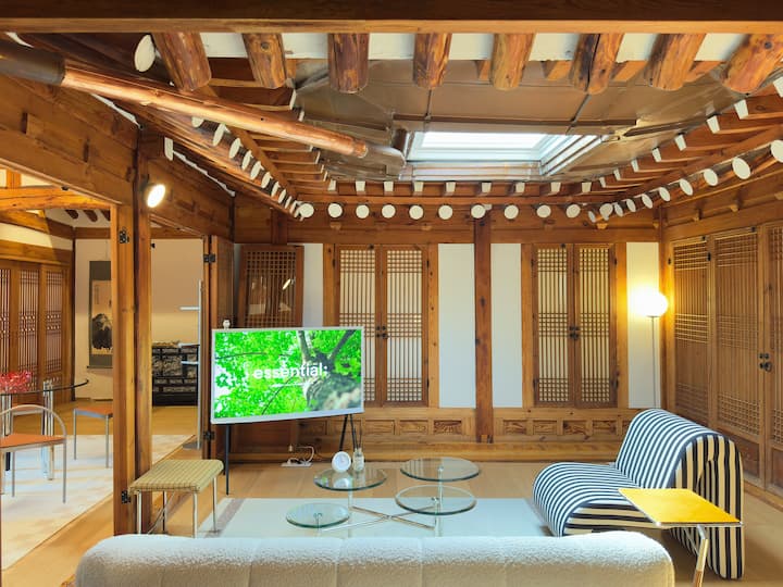 Magnolia Hanok Stay | Elegant 4br Bukchon House - Seul