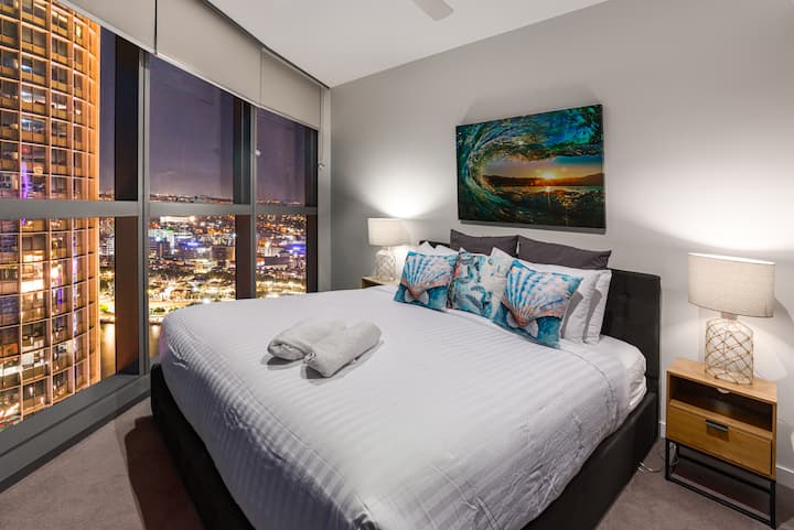 City Beach, River Views, Sleeps 6, Inc Carpark - North Stradbroke Island