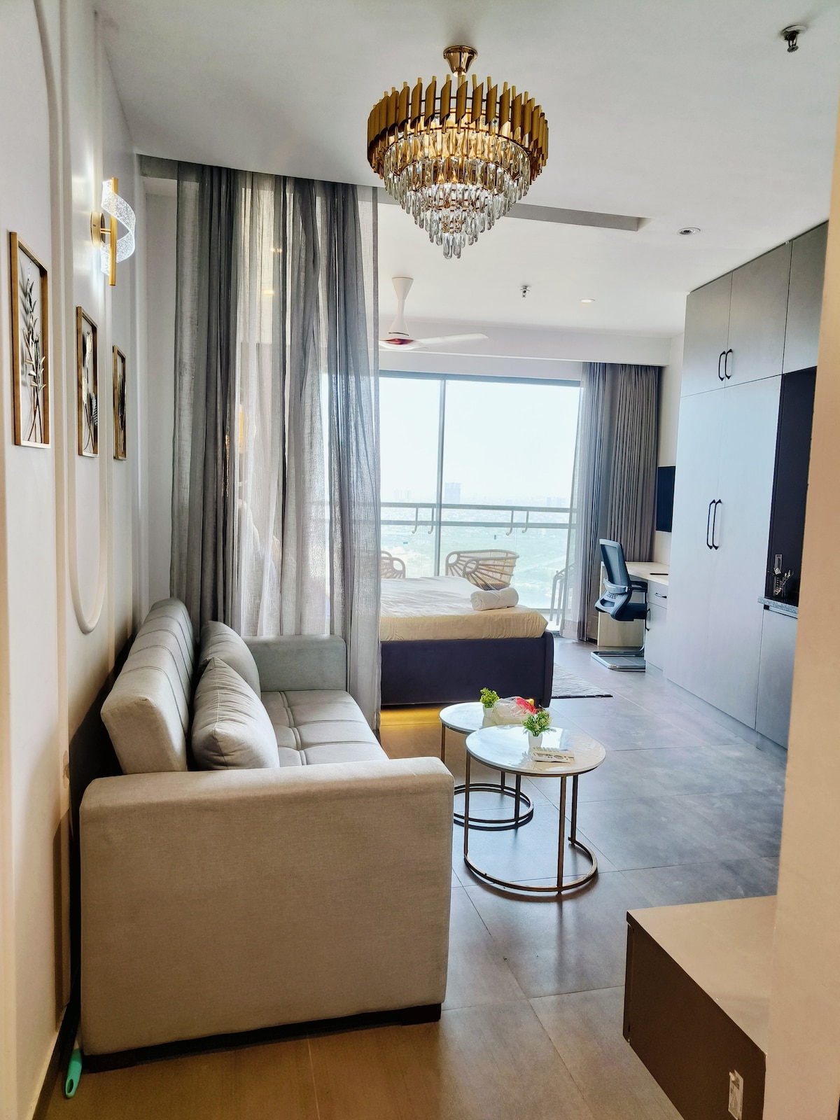 Twilight Studio Supernova - Bed and breakfasts for Rent in Noida, Uttar ...