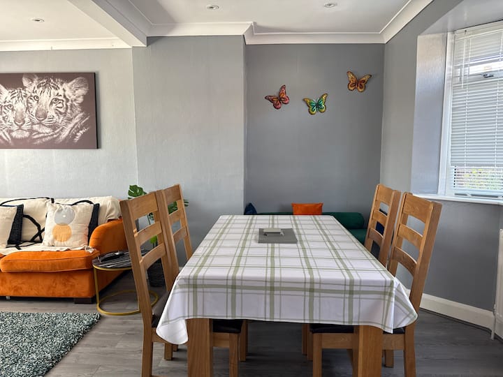 Cozy 3bed Home Rochester Medway | Free Parking - Diggerland Kent