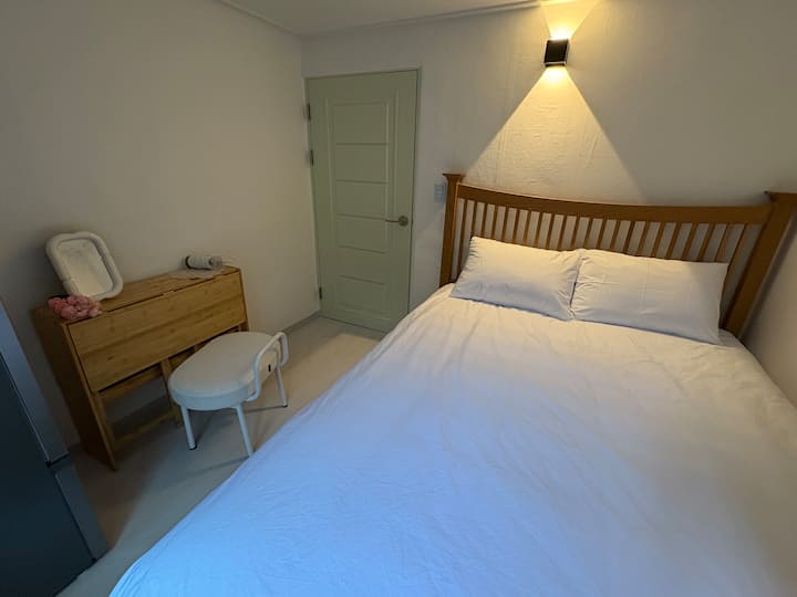 리모델링 *프리미엄매트리스I개별욕실i지하철버스5분i동대문성수홍대명동20~35i무료건조기라면 - Seoul