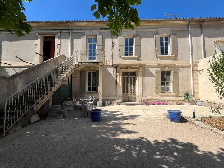 Maison De Maître Dans Le Village - Tarascon