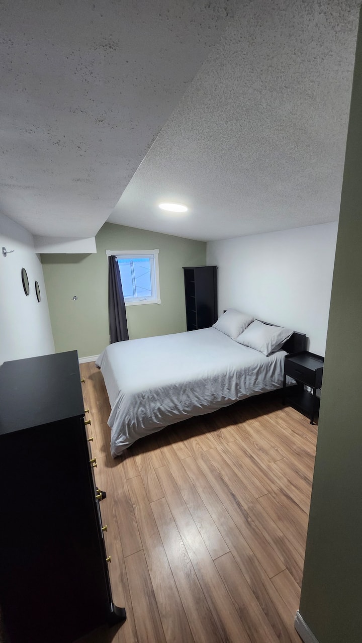 "Maniq", Lush Arctic Green. - Iqaluit