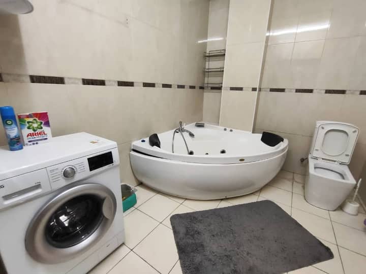 Двухкомнатная квартира в центре! - Bishkek