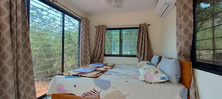 Ac Container House W Bathtub 10 Mins Walk To Beach - ダポリ