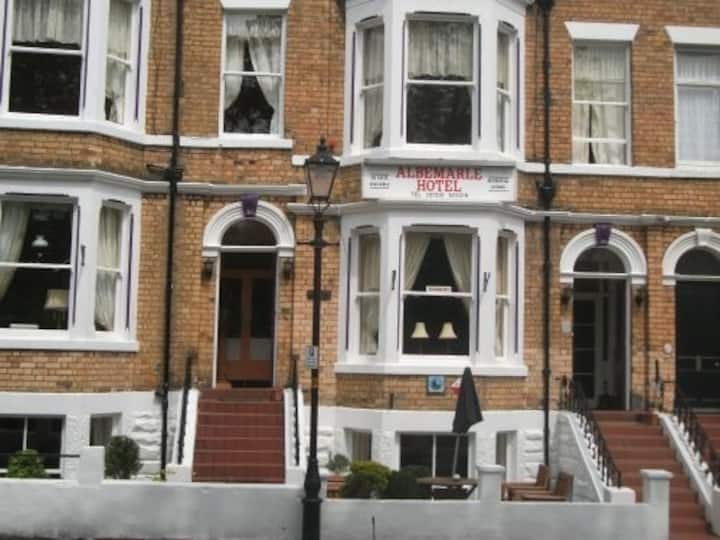 Central Location ! - Scarborough