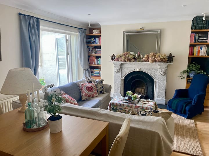 Garden Room With King-size Bed By The Sea - Dun Laoghaire