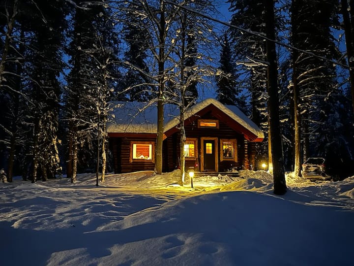 Kielishaara -Tilava Ja Kodikas Hirsimökki - Lappi