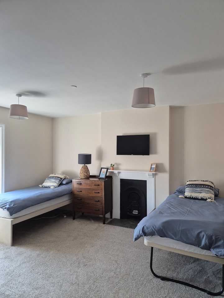 Dorm Style Room With Four Beds - Dawlish Warren