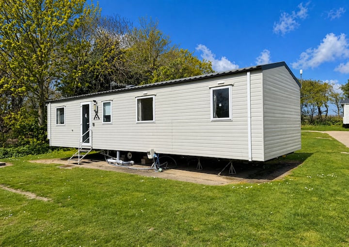 Caravan With Wifi At Broadland Sands Ref 20004bs - Gorleston-on-Sea