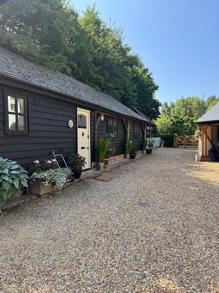 Comfortable Two Bedroom Barn Near Cambridge - Hertfordshire
