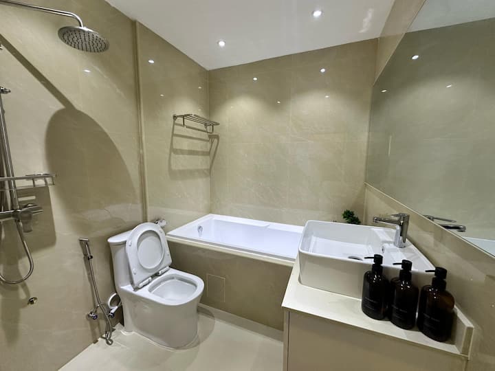 Stylish 3br W/ Kitchen & Balcony - Maldiven