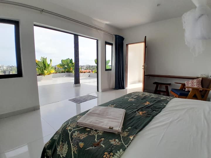 The Dahomey - Residence & Art Retreat - King Room - Cotonou