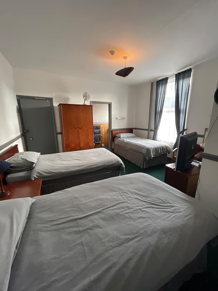 3 Single Beds With An En-suite - Alston