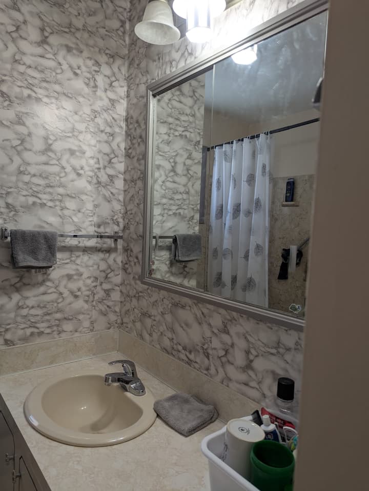Very Tight Budget Room, Shared Bathroom - Estevan