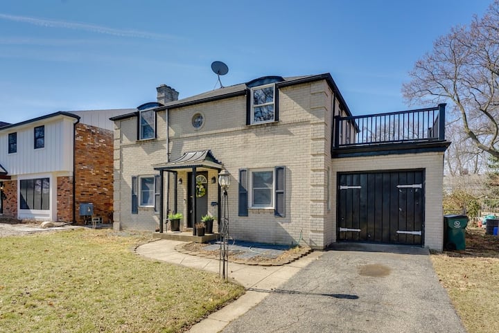 Two Storey Colonial - Birmingham, MI