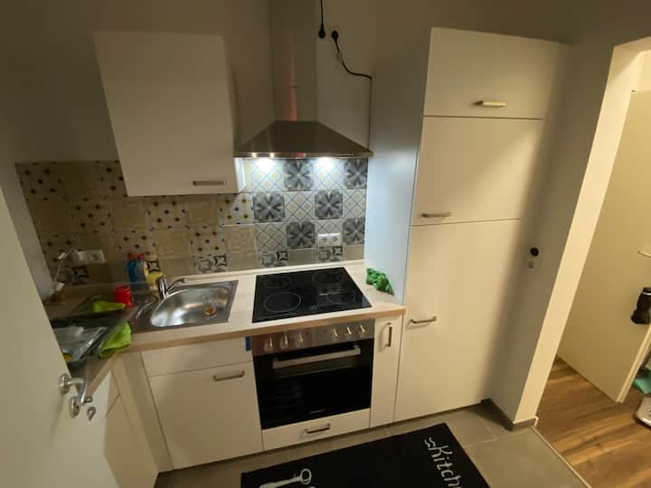 “1 Room With Private Kitchen And Bathroom - Coburg